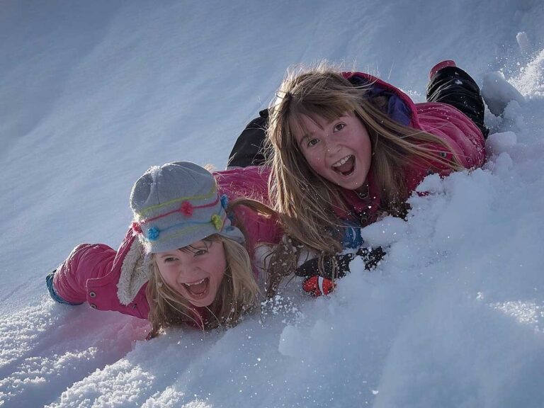 10 Ways to Help Foster a Strong Relationship Between Siblings | Mind ...